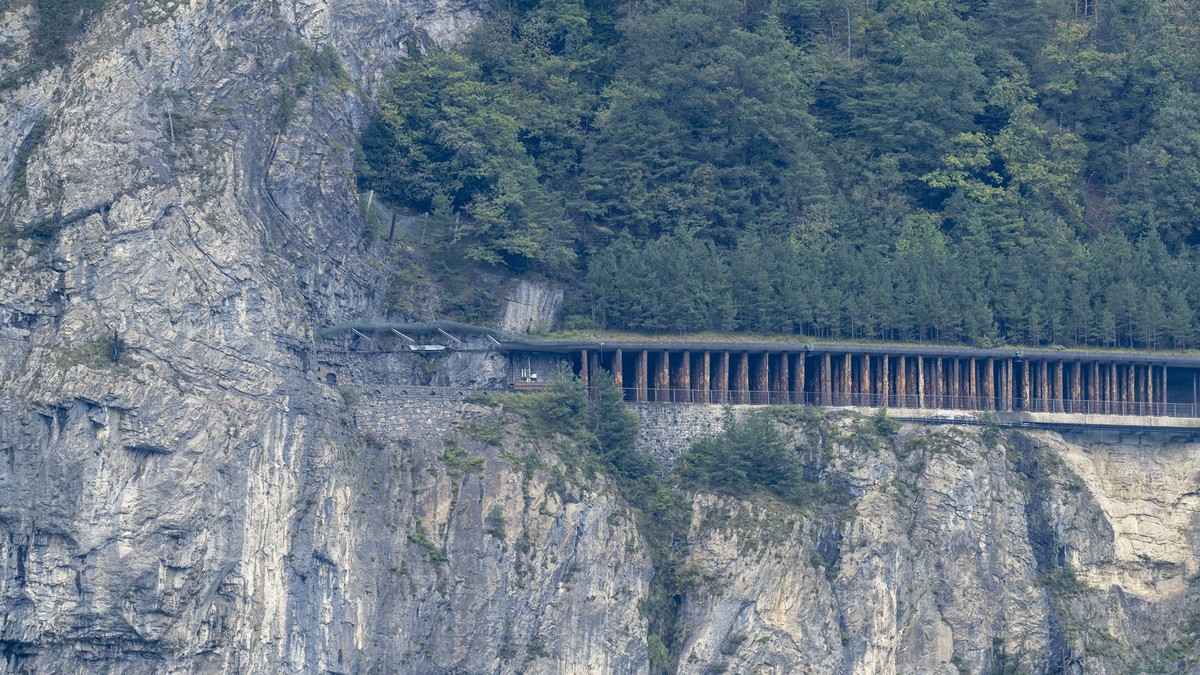 Die wegen Steinschlags gesperrte Axenstrasse ist wieder offen