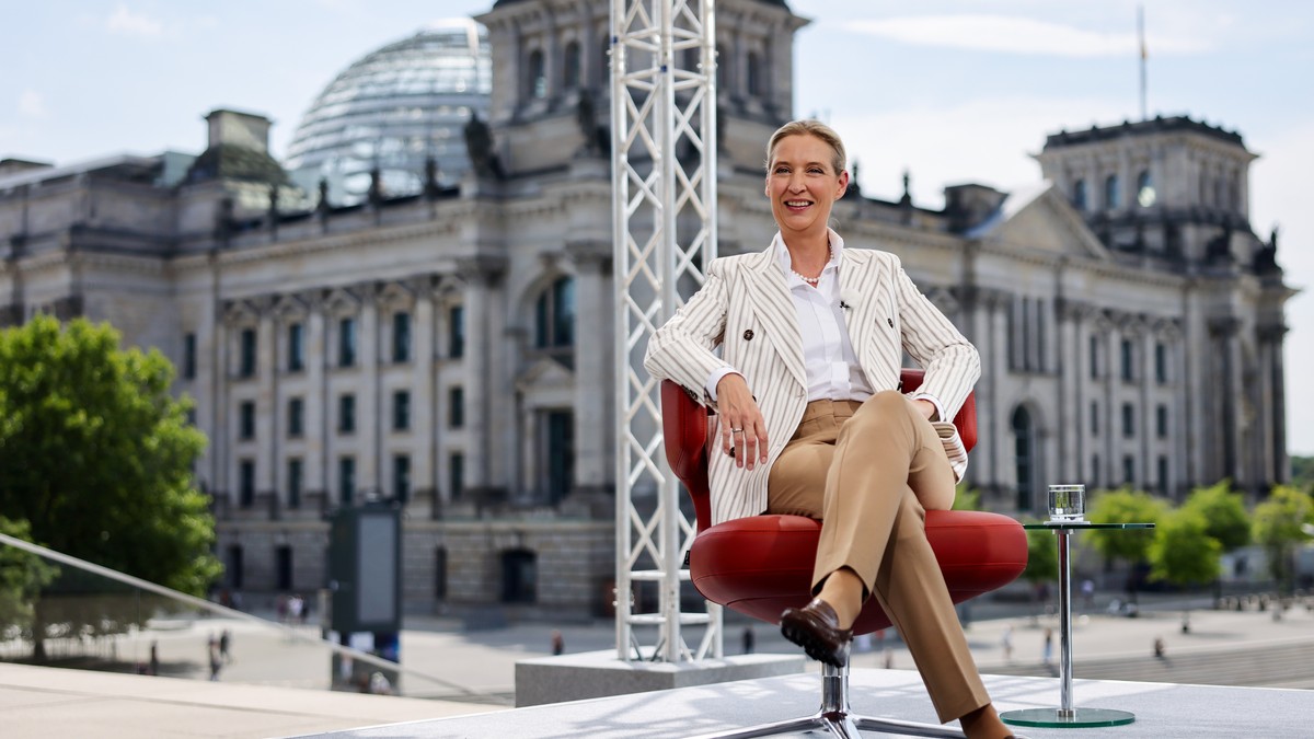 Kaitlyn rose b naked inquired me to remove my footwear off