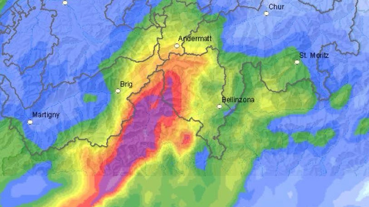 Starker Regen im Tessin – Bahnverkehr nach Italien unterbrochen Starker Regen im Tessin – Bahnverkehr nach Italien unterbrochen