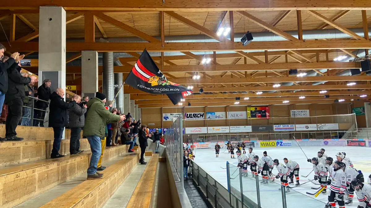 Auf Auswärtsfahrt mit den rüstigen Fans des HC Fischbach-Göslikon
