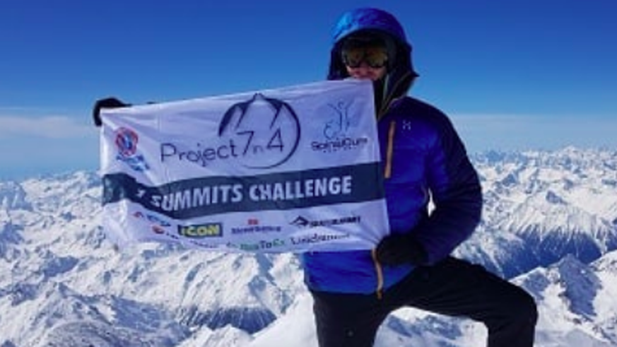 Bergsteiger Steve Plain erklimmt Seven Summits in der Rekordzeit von ...