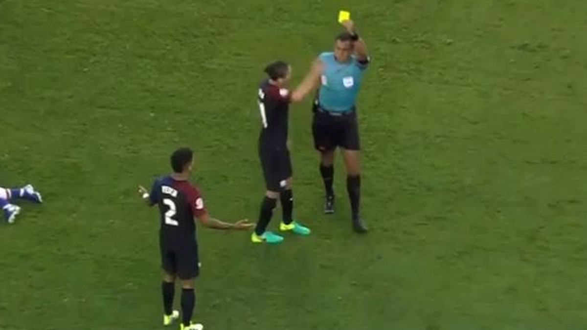 DeAndre Yedlin holt Gelb-Rot innerhalb einer Minute