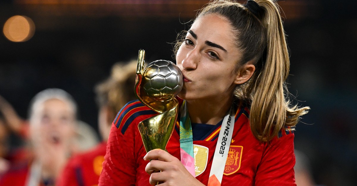 Olga Carmona trifft im WM-Final, dann erfährt sie vom Tod ihres Vaters