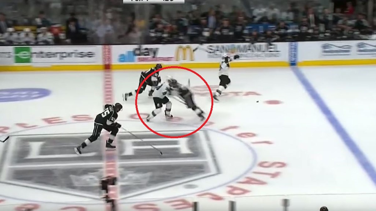 Gegen diesen Brown-Kopfstoss ist Zidanes Attacke auf Materazzi Pustekuchen