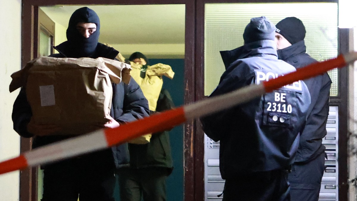 Nach Festnahme von Ex-RAF-Terroristin weitere Durchsuchungen Nach Festnahme von Ex-RAF-Terroristin weitere Durchsuchungen