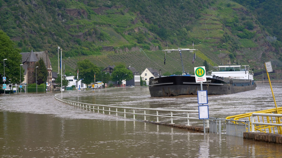 Frau stirbt nach Hochwasser-Rettungseinsatz in Saarbrücken