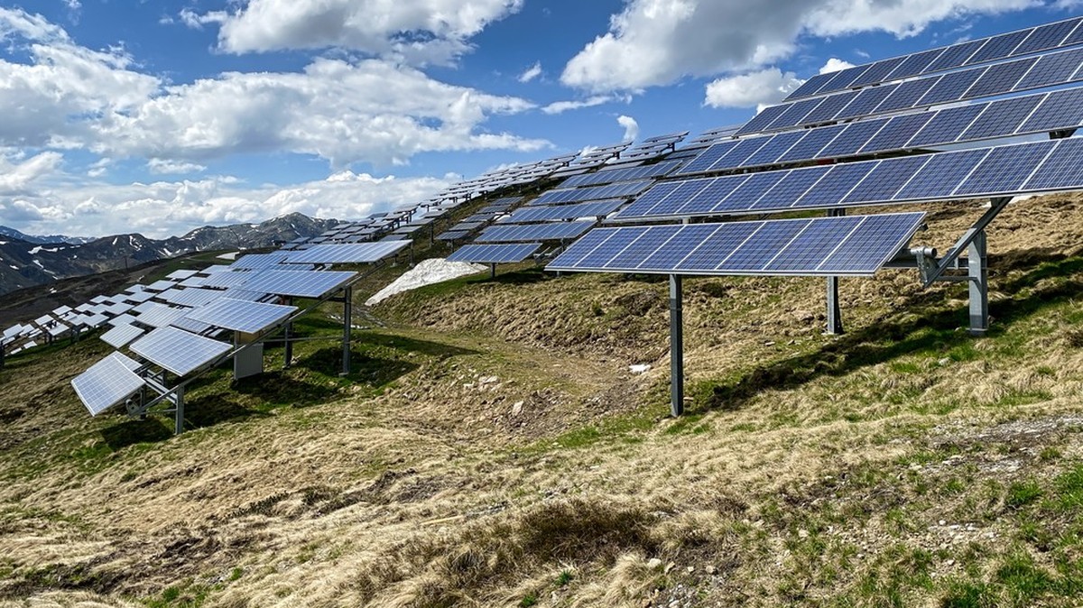 Solaranlagen in den Alpen produzieren im Winter mehr Strom